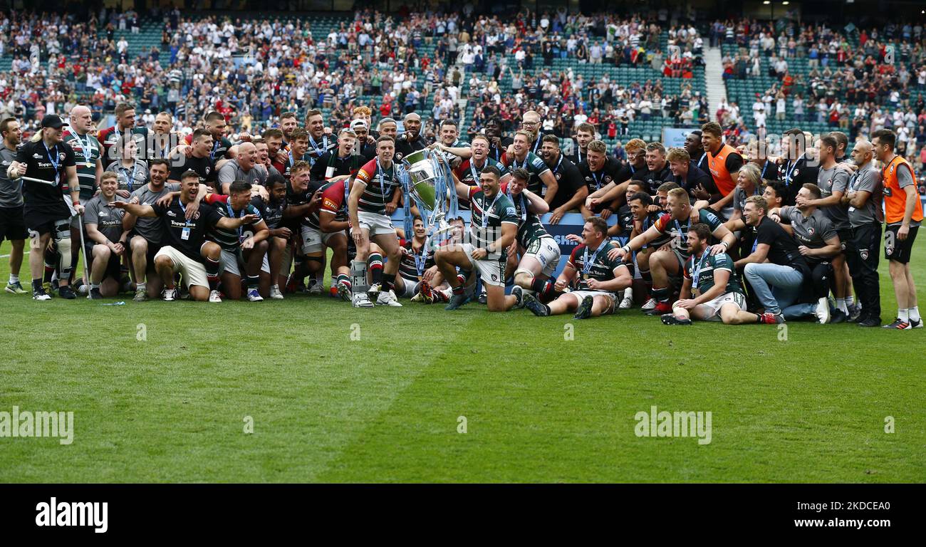 George Ford of Leicester Tigers lift the Premiership Trophy after ...