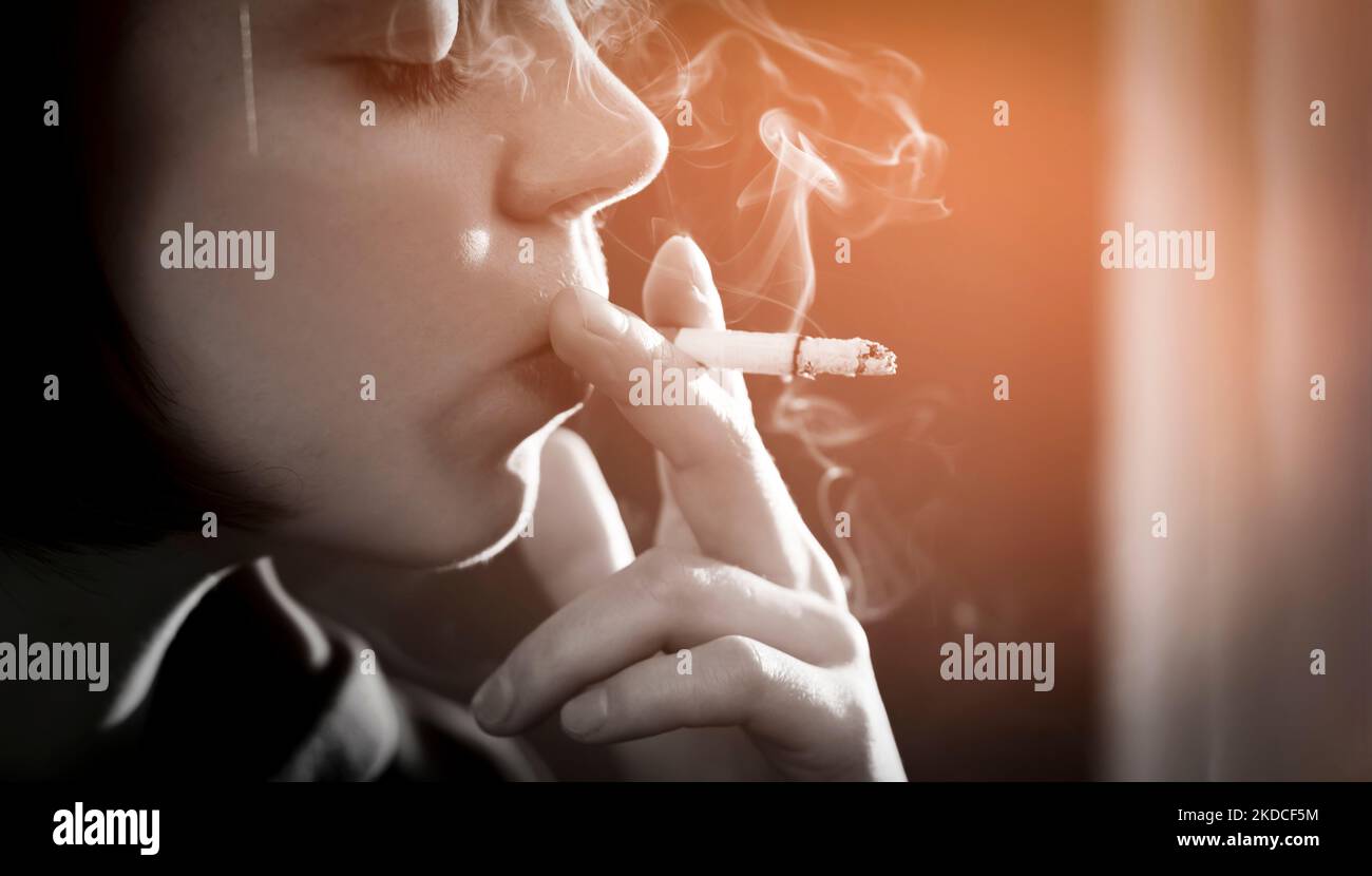 Girl is holding a cigarette in her hand, smoking closeup Stock Photo ...