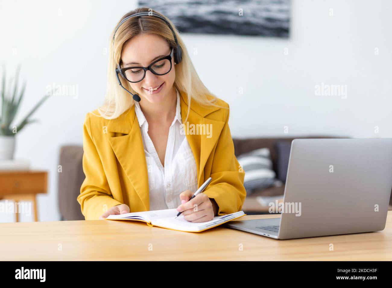 In service notes hi-res stock photography and images - Alamy