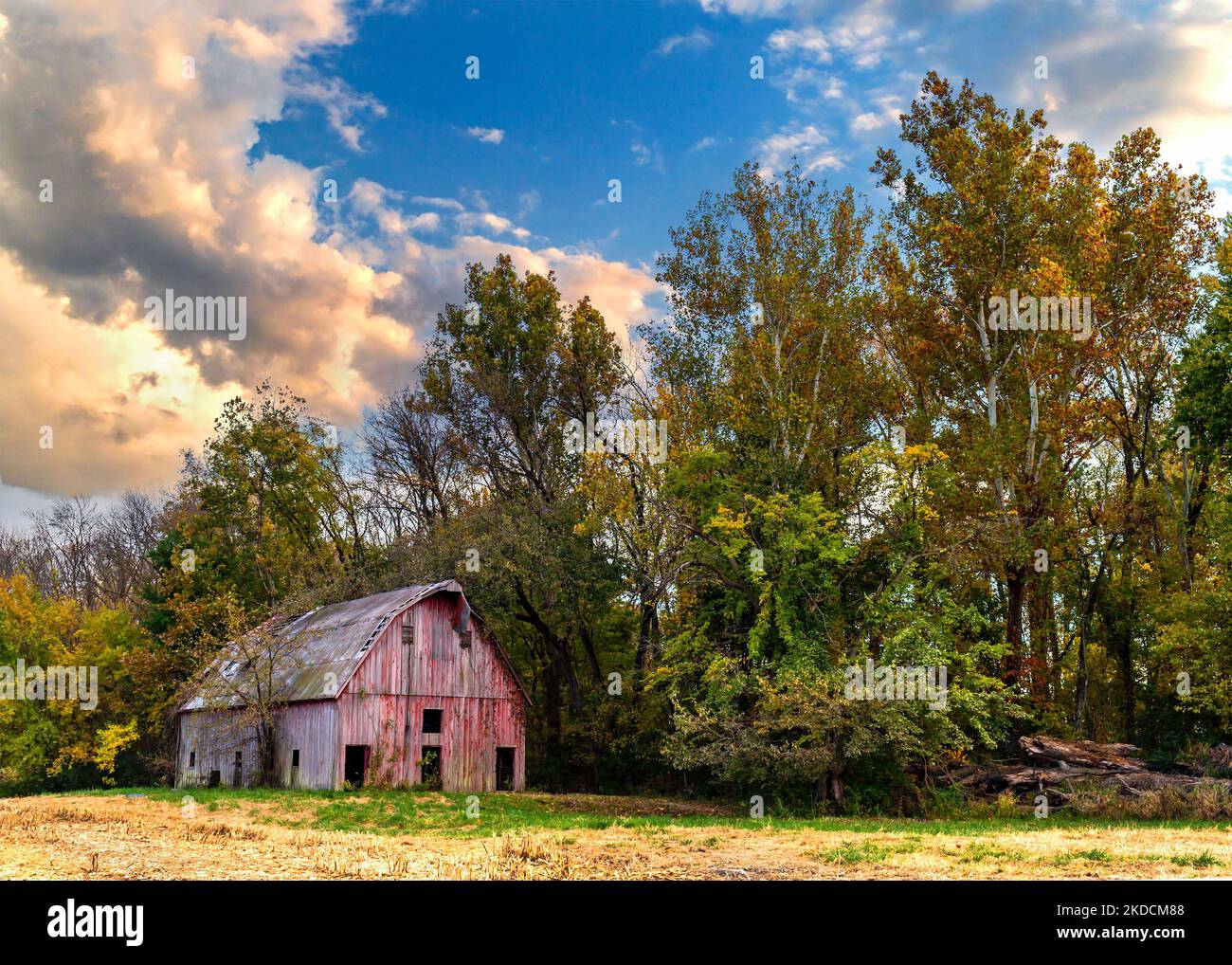 Rural scenic countryside landscape with an old barn Stock Photo - Alamy