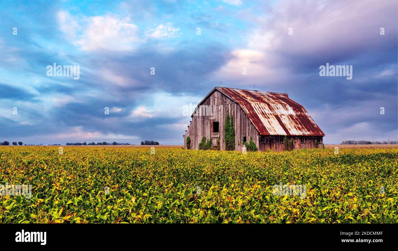 Rural scenic countryside landscape with an old barn Stock Photo - Alamy