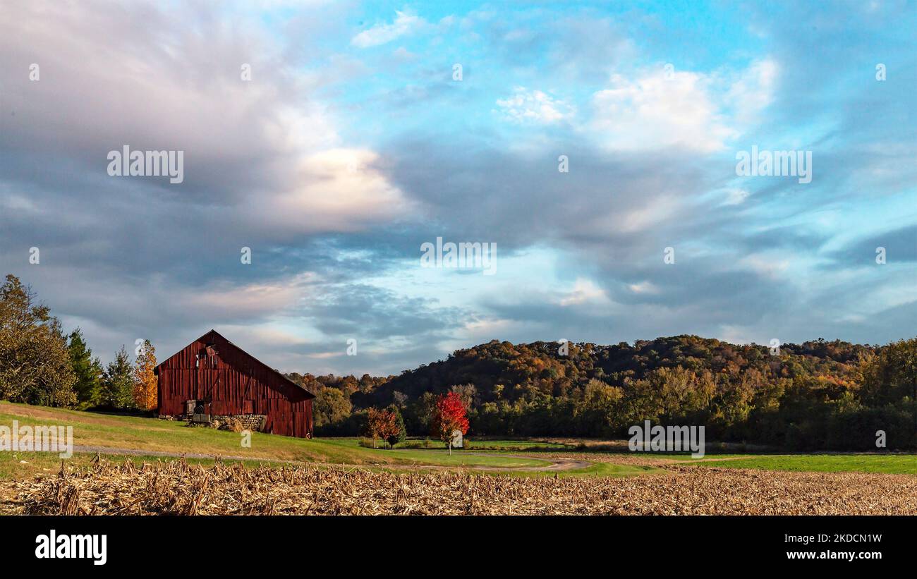 Rural scenic countryside landscape with an old barn Stock Photo - Alamy