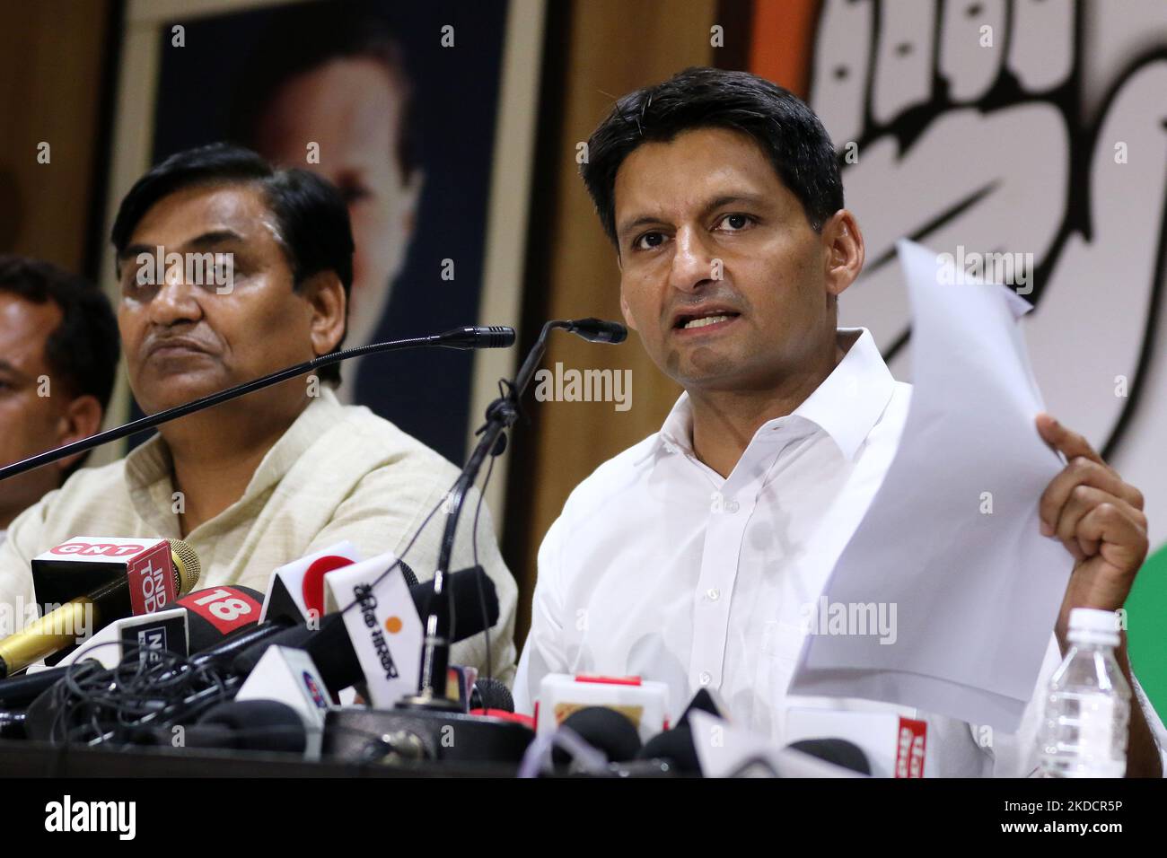 Deepender hooda hi-res stock photography and images - Alamy