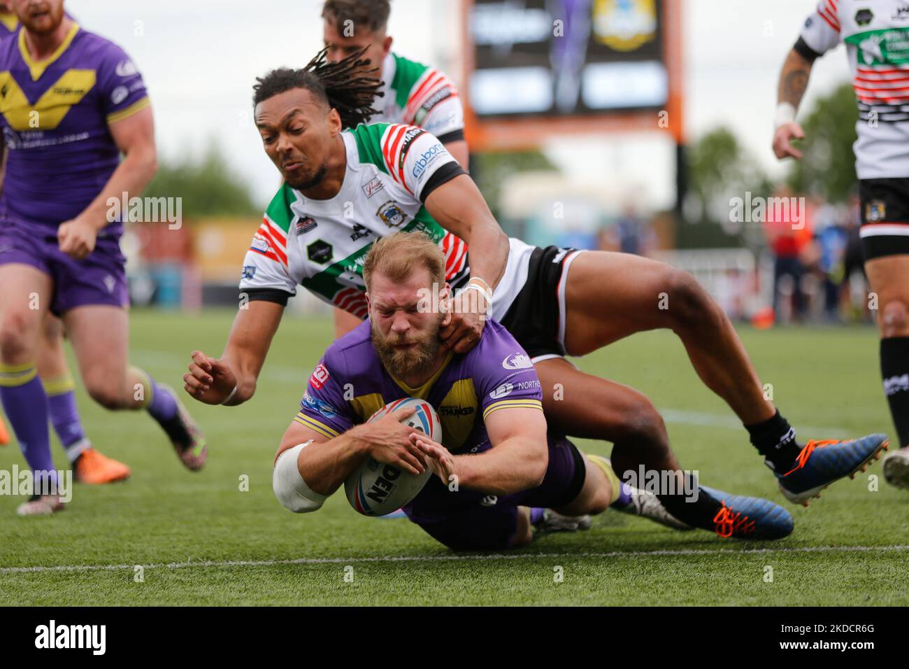 Brad Day of Newcastle Thunder scores during the BETFRED Championship ...