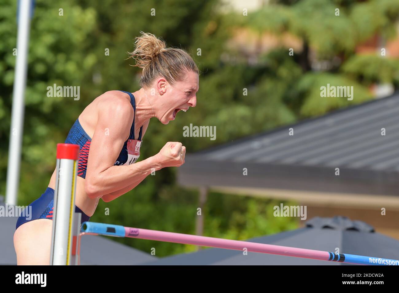 Elena vallortigara salto in alto hi-res stock photography and images ...