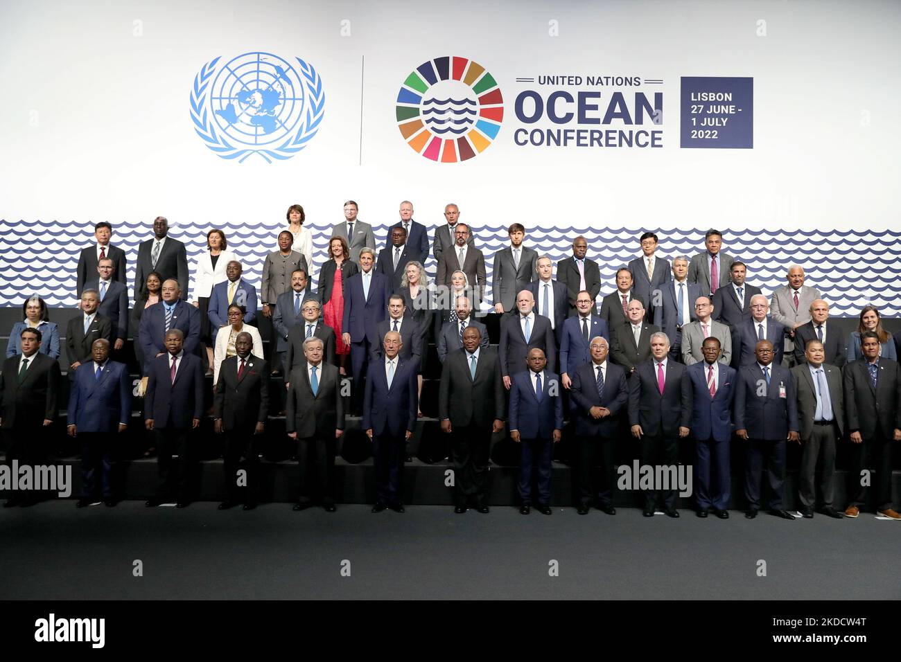 Attending leaders pose for the family photo during the United Nations ...