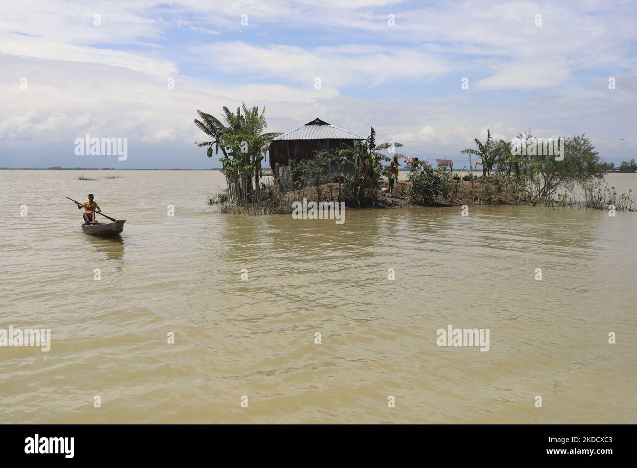 Flood affected people back to their house and try to fixes their house ...