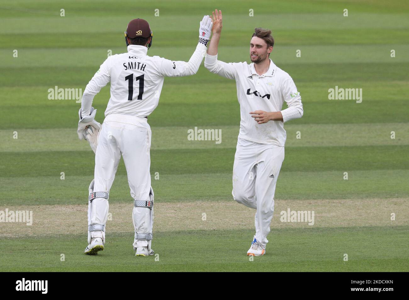 Surrey celebrate the wicket of Daniel Bell-Drumond of Kent during the ...