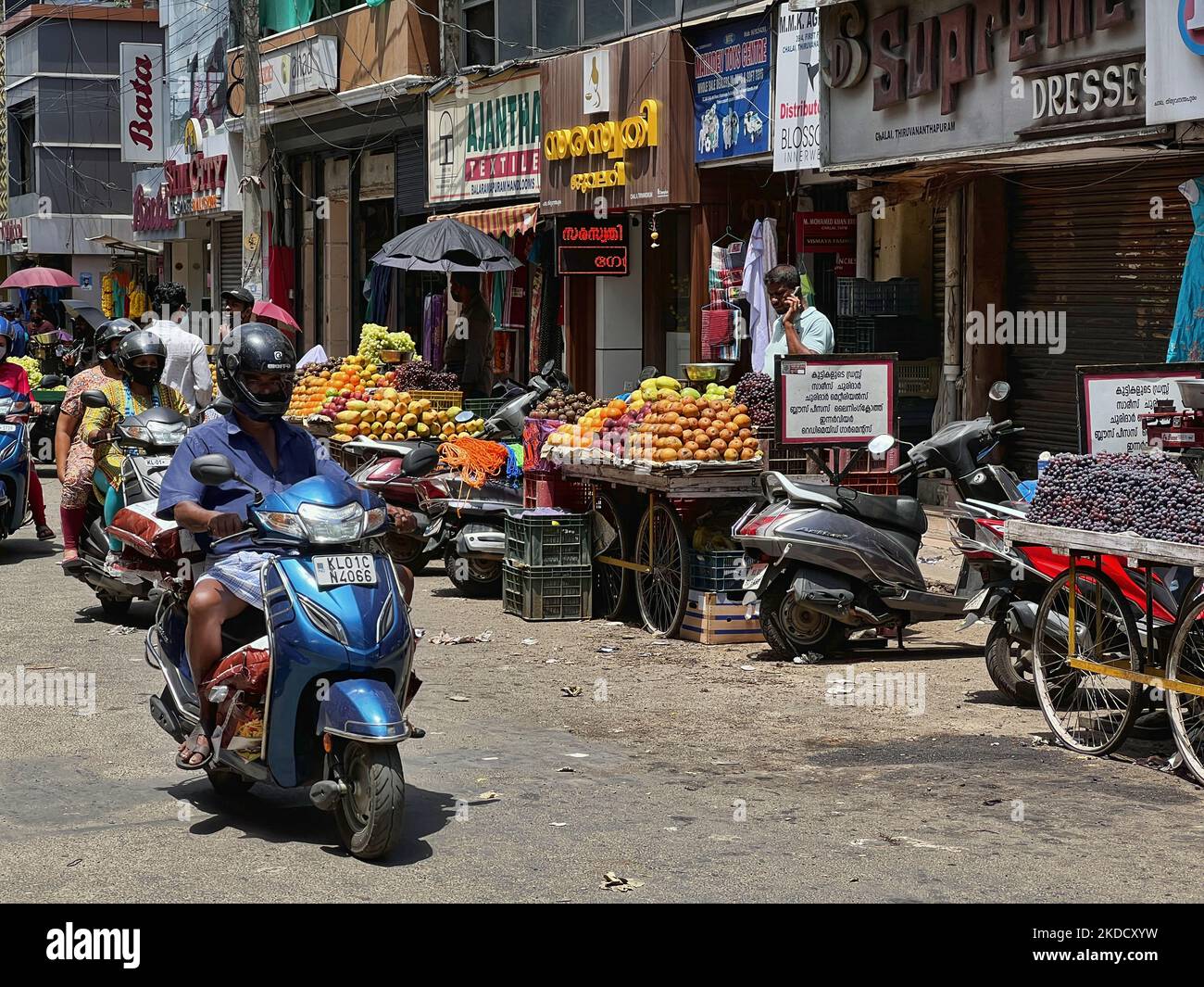 Busy street at the Chalai Market in Thiruvananthapuram (Trivandrum ...