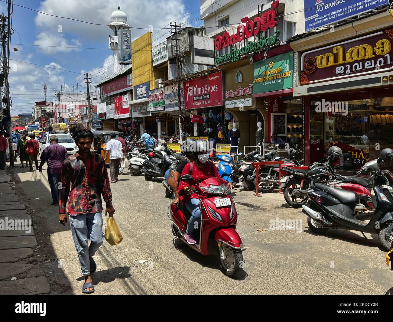 Busy street at the Chalai Market in Thiruvananthapuram (Trivandrum ...