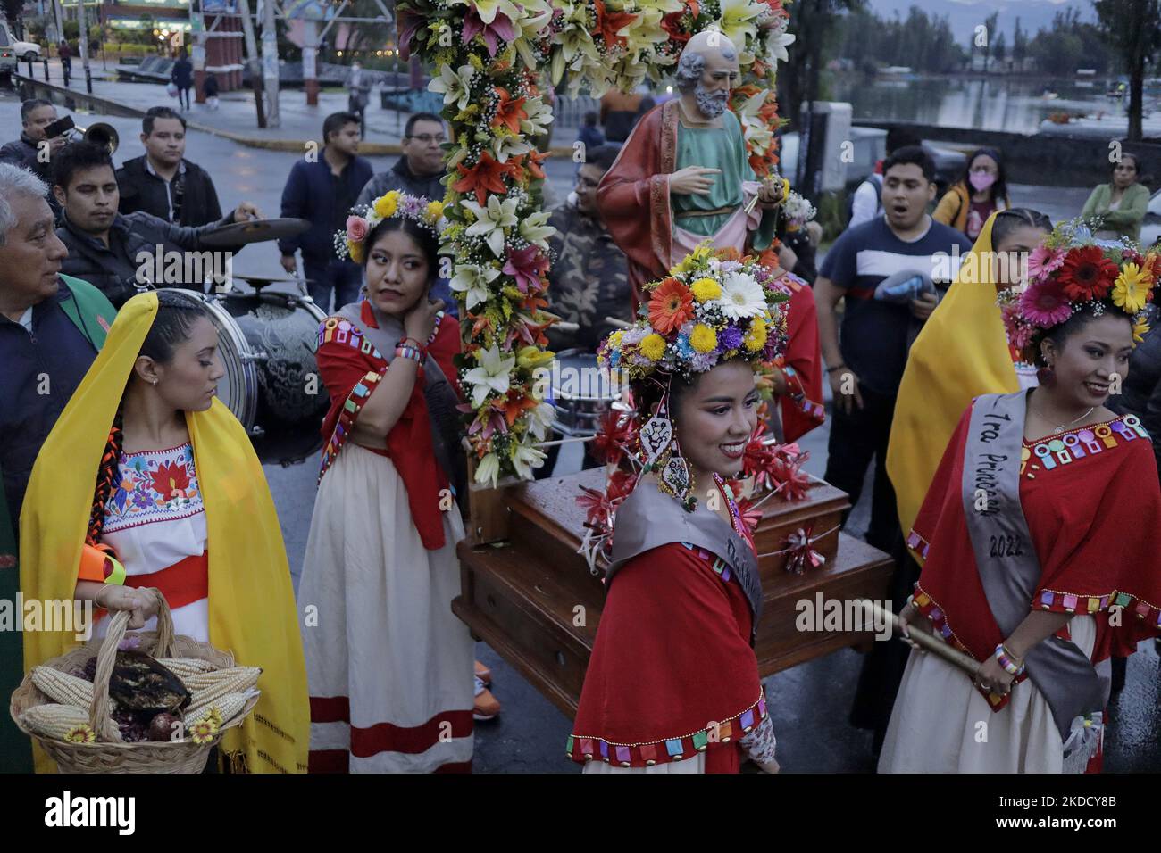 Chichimecas hi-res stock photography and images - Alamy