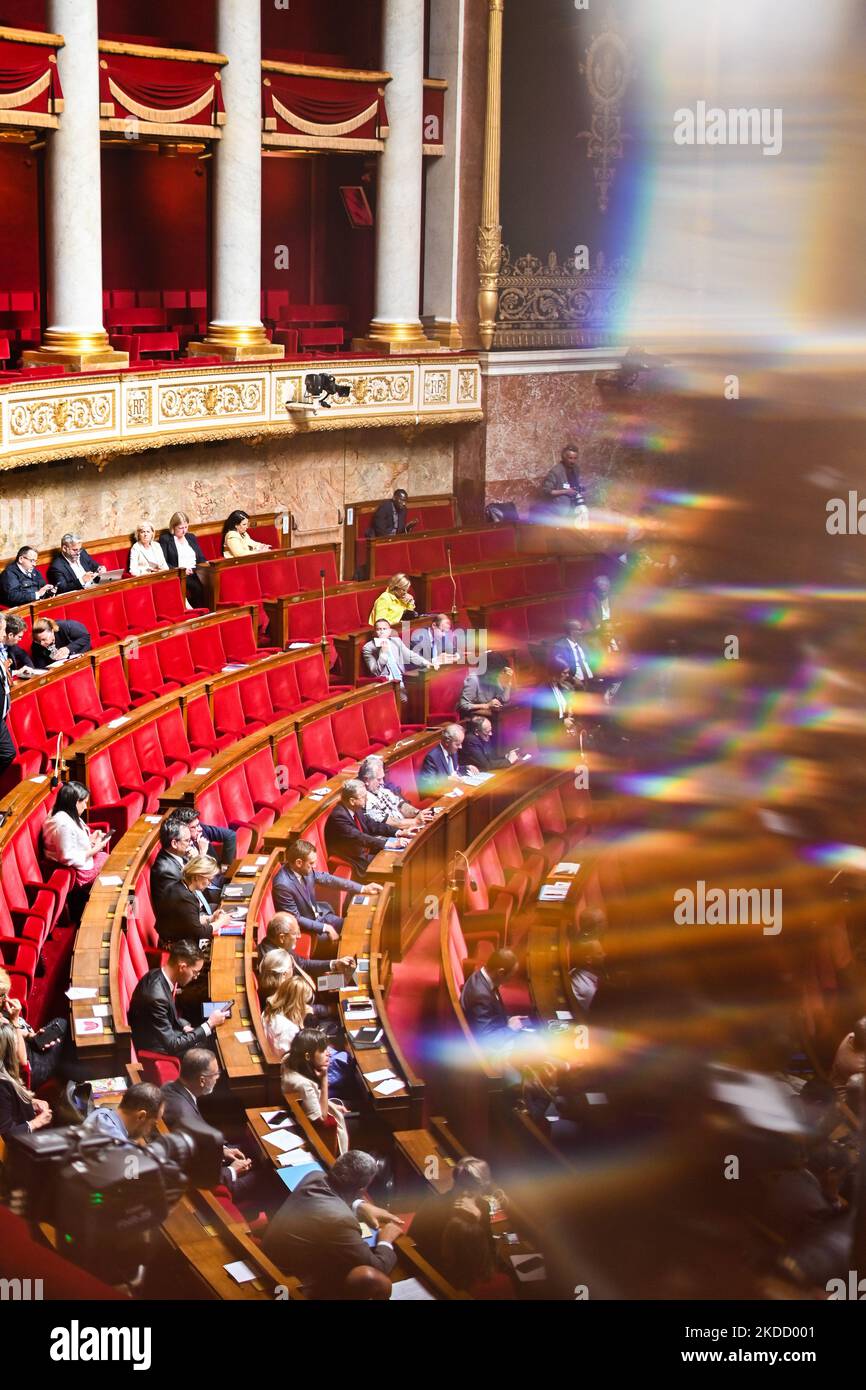 The hemicycle seen through a prism. Aesthetic representations of the ...