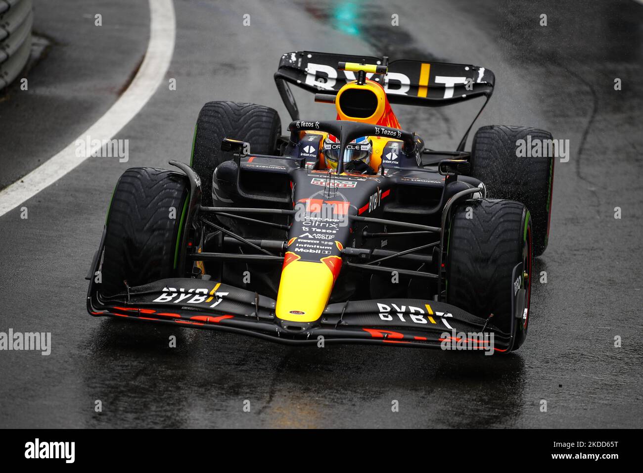 11 Sergio Perez, Oracle Red Bull Racing, RB18, action during the ...