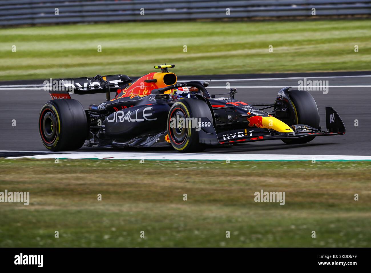 11 Sergio Perez, Oracle Red Bull Racing, RB18, action during the ...
