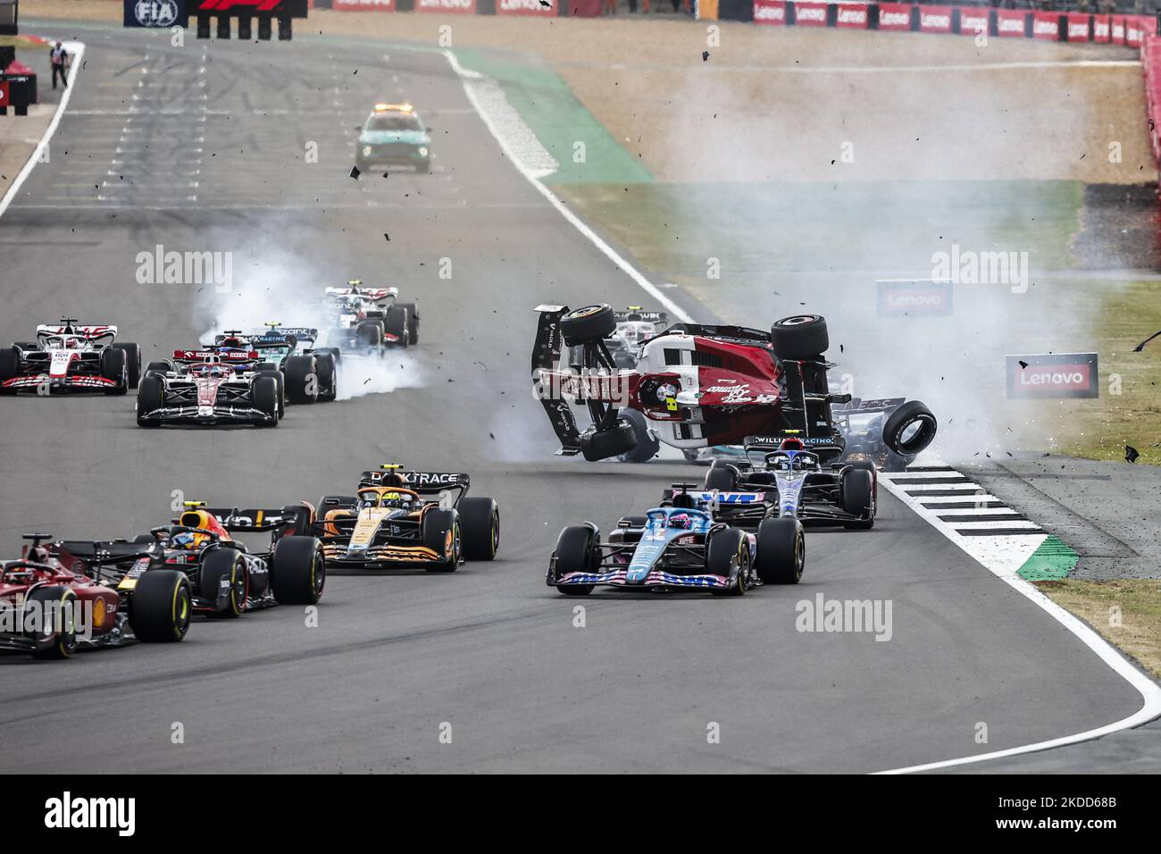 24 Guanyu Zhou, Alfa Romeo F1 Team Orlen, C40, action crash with 63 ...