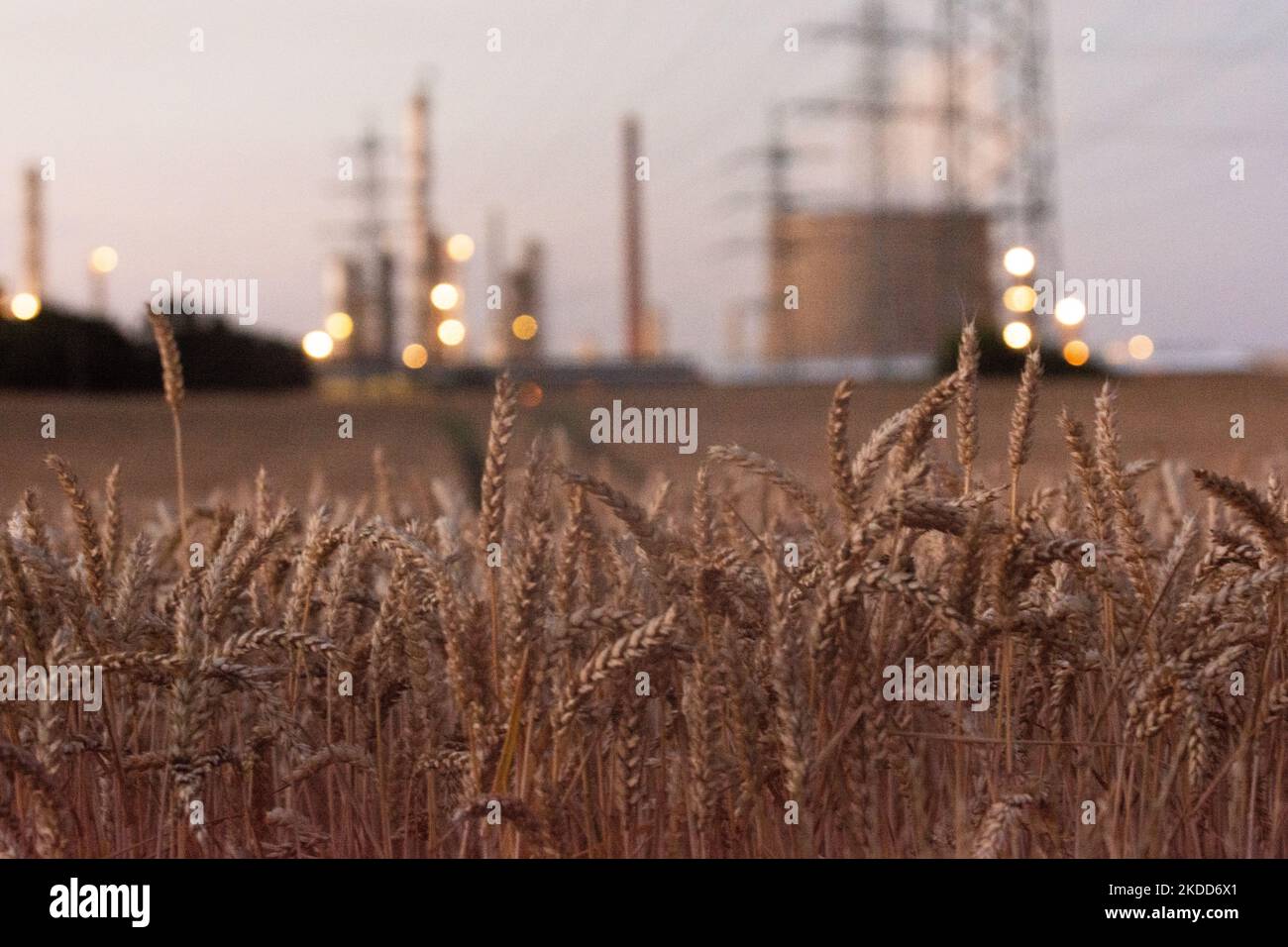 Shell wesseling oil refinery hi-res stock photography and images - Alamy