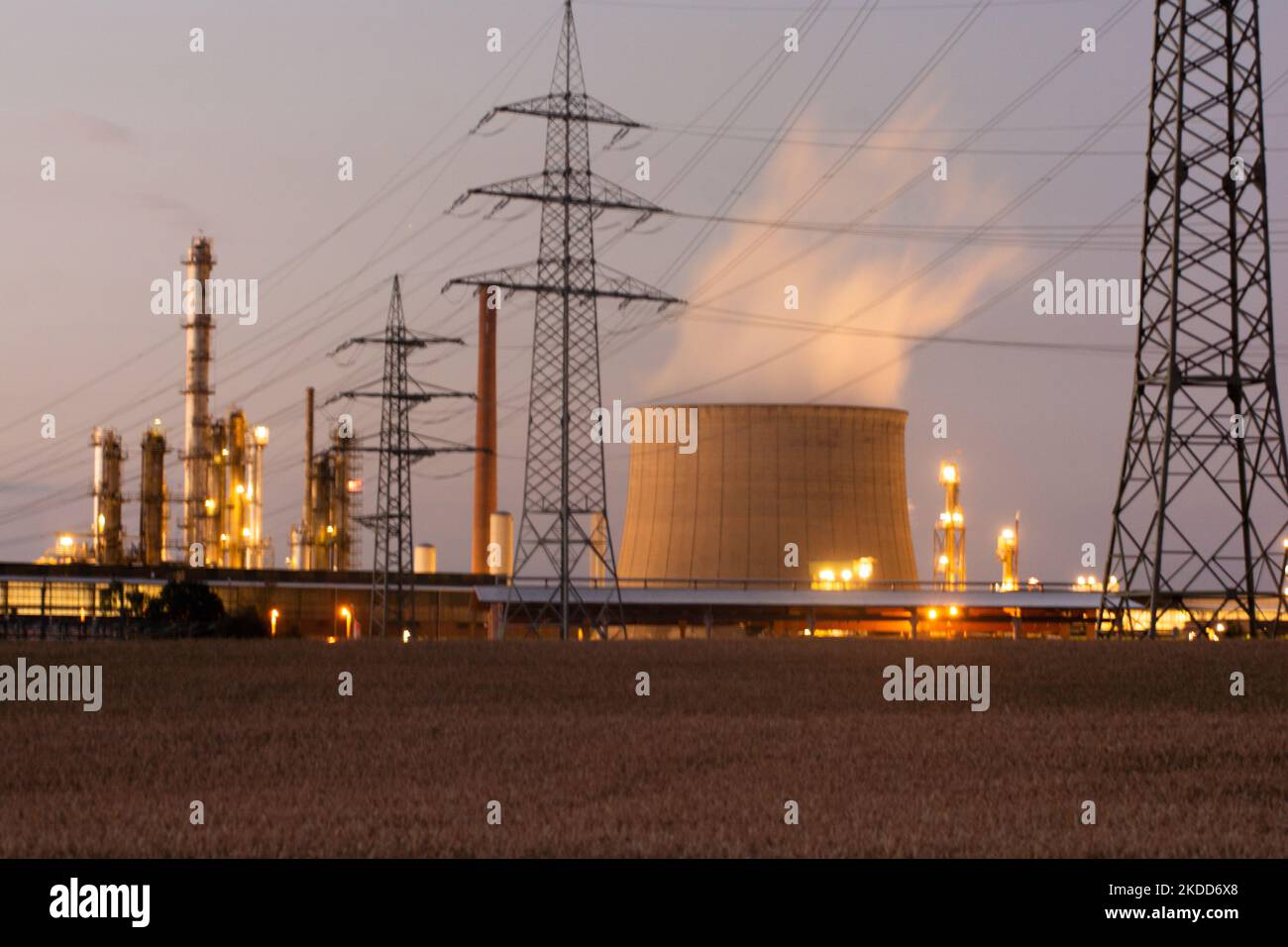 Shell wesseling oil refinery hi-res stock photography and images - Alamy