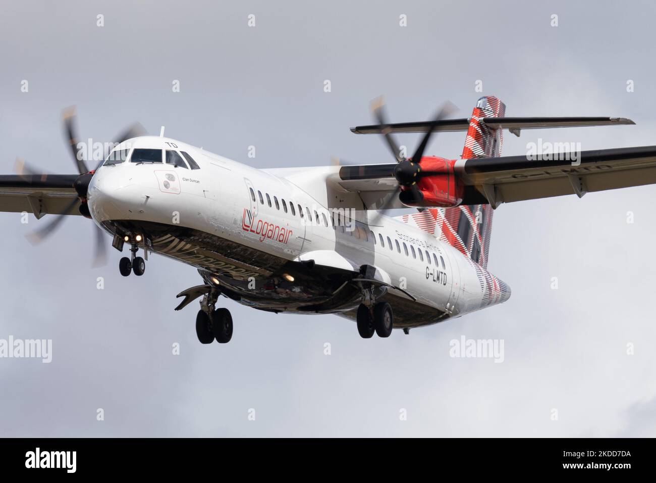 Loganair atr 72 hi-res stock photography and images - Alamy