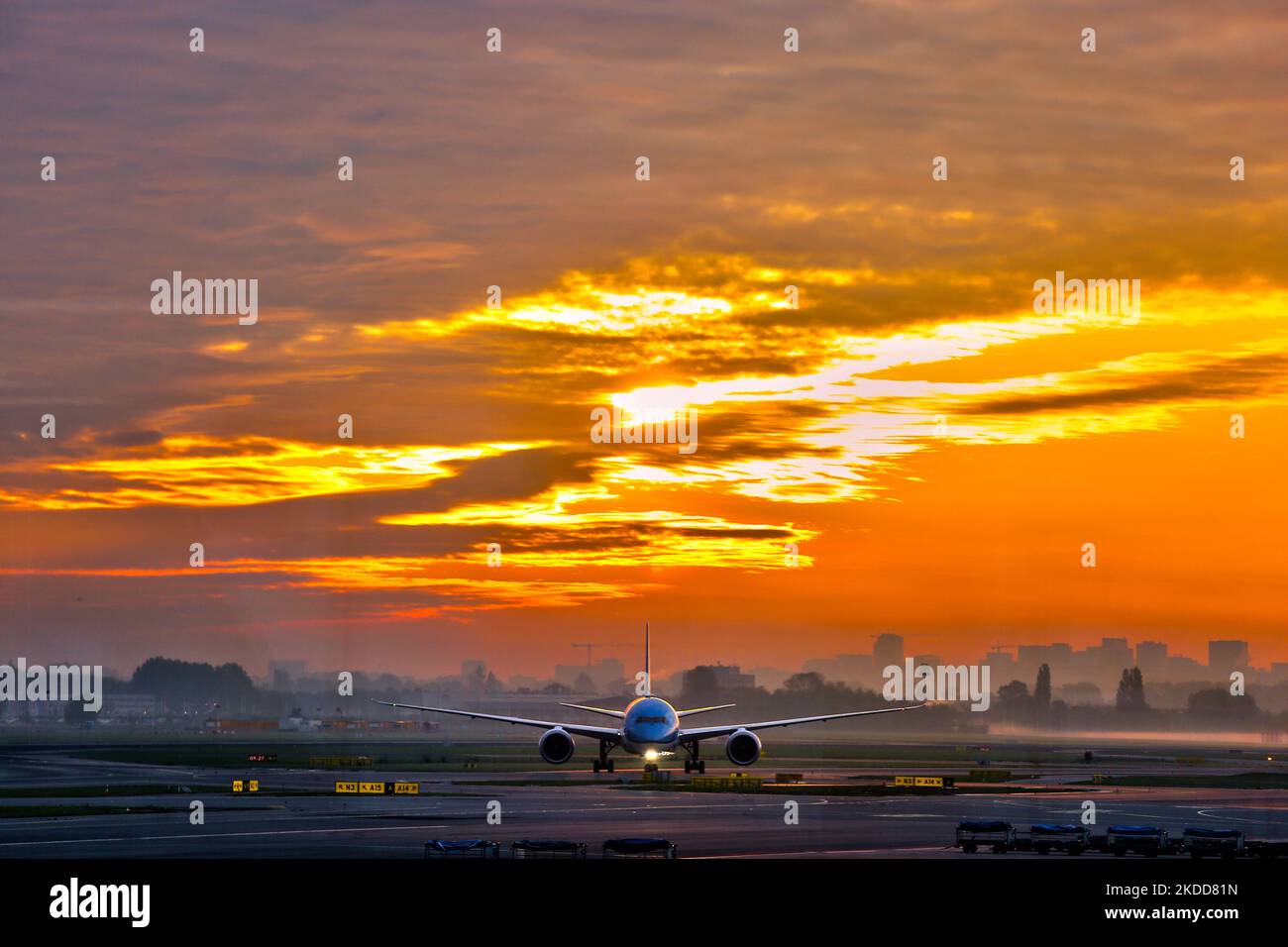 Airplane landing during sunrise photo hi-res stock photography and ...