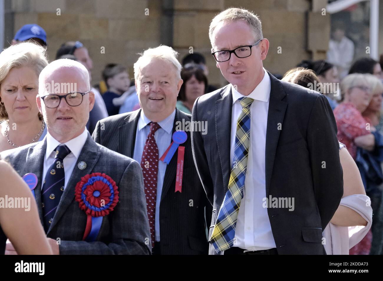 Jedburgh, UK. 08 Jul.2022. Local MP, John Lamont (right) wearing a ...