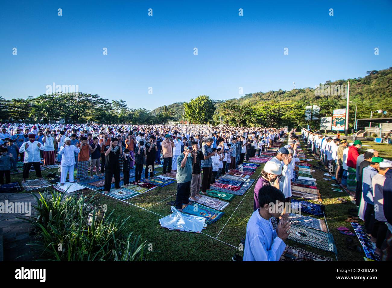 Indonesia's second largest Islamic organization perform their prayer ...