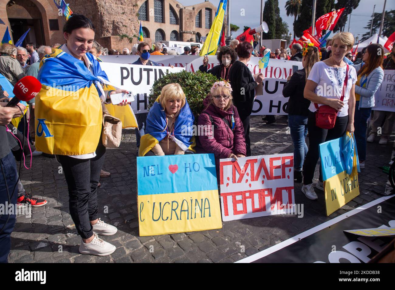 Rome, Italy. 5th Nov, 2022. A group of Ukrainian people during ...