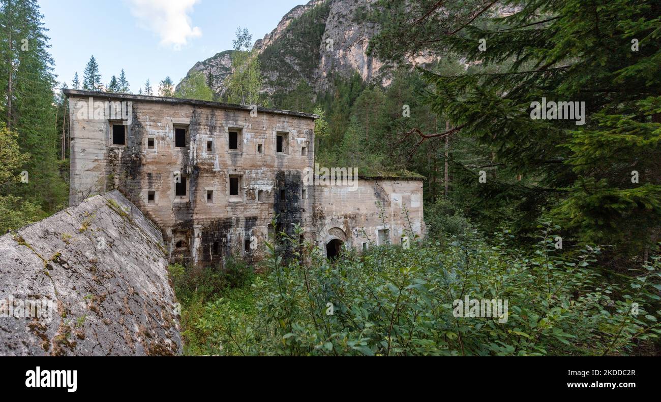 Iconic fortress landro in the dolomite alps in south tirol hi-res stock ...
