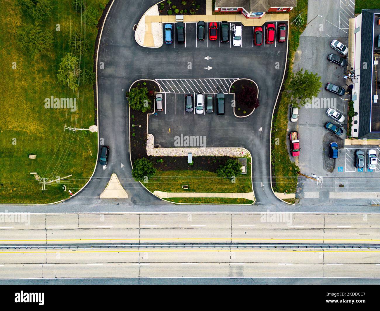 An aerial view of a parking lot with cars Stock Photo - Alamy