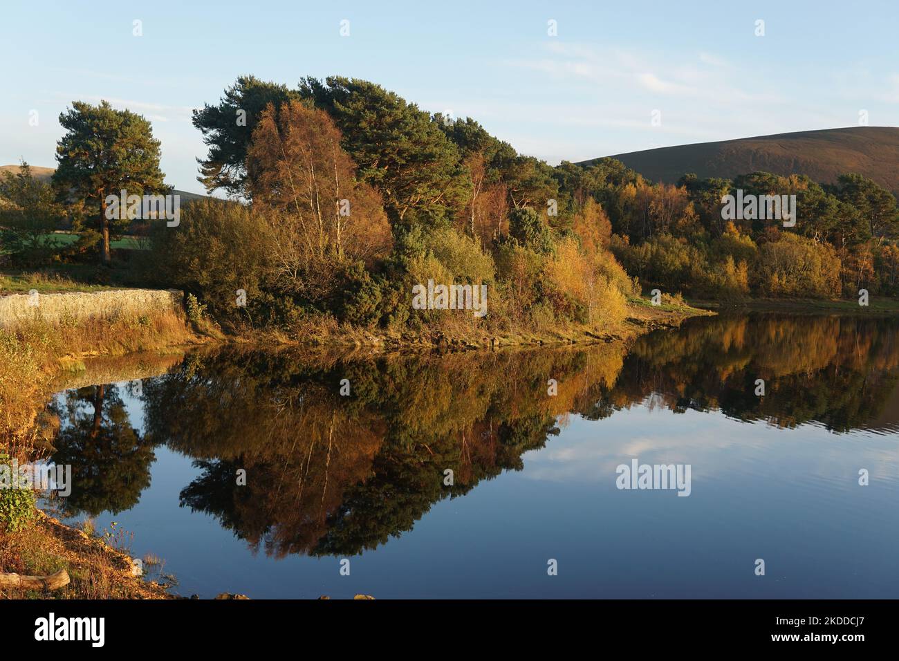 Threipmuir reservoir in the pentlands hi-res stock photography and ...