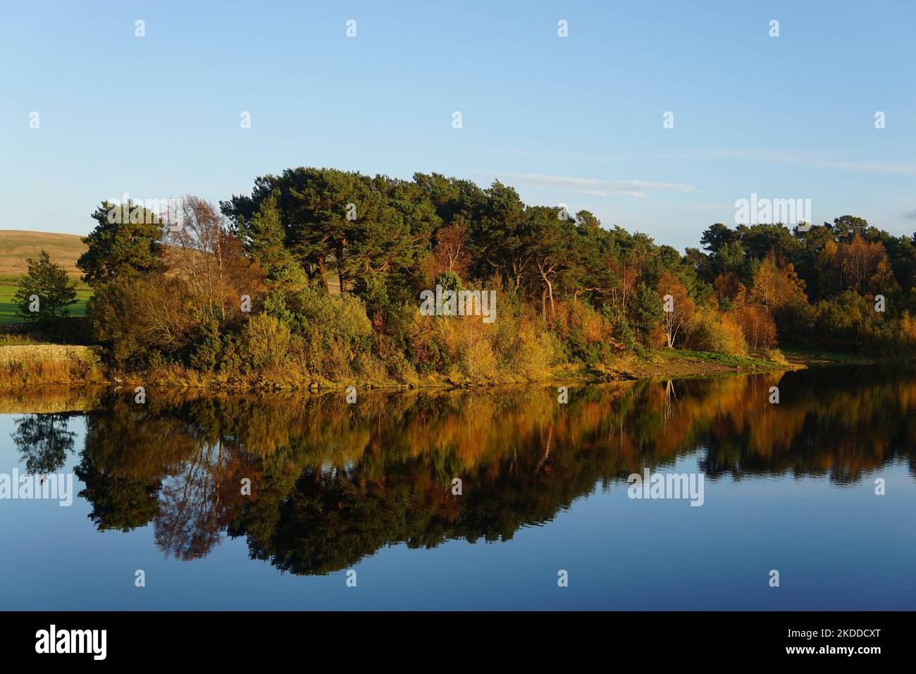Threipmuir reservoir in the pentlands hi-res stock photography and ...
