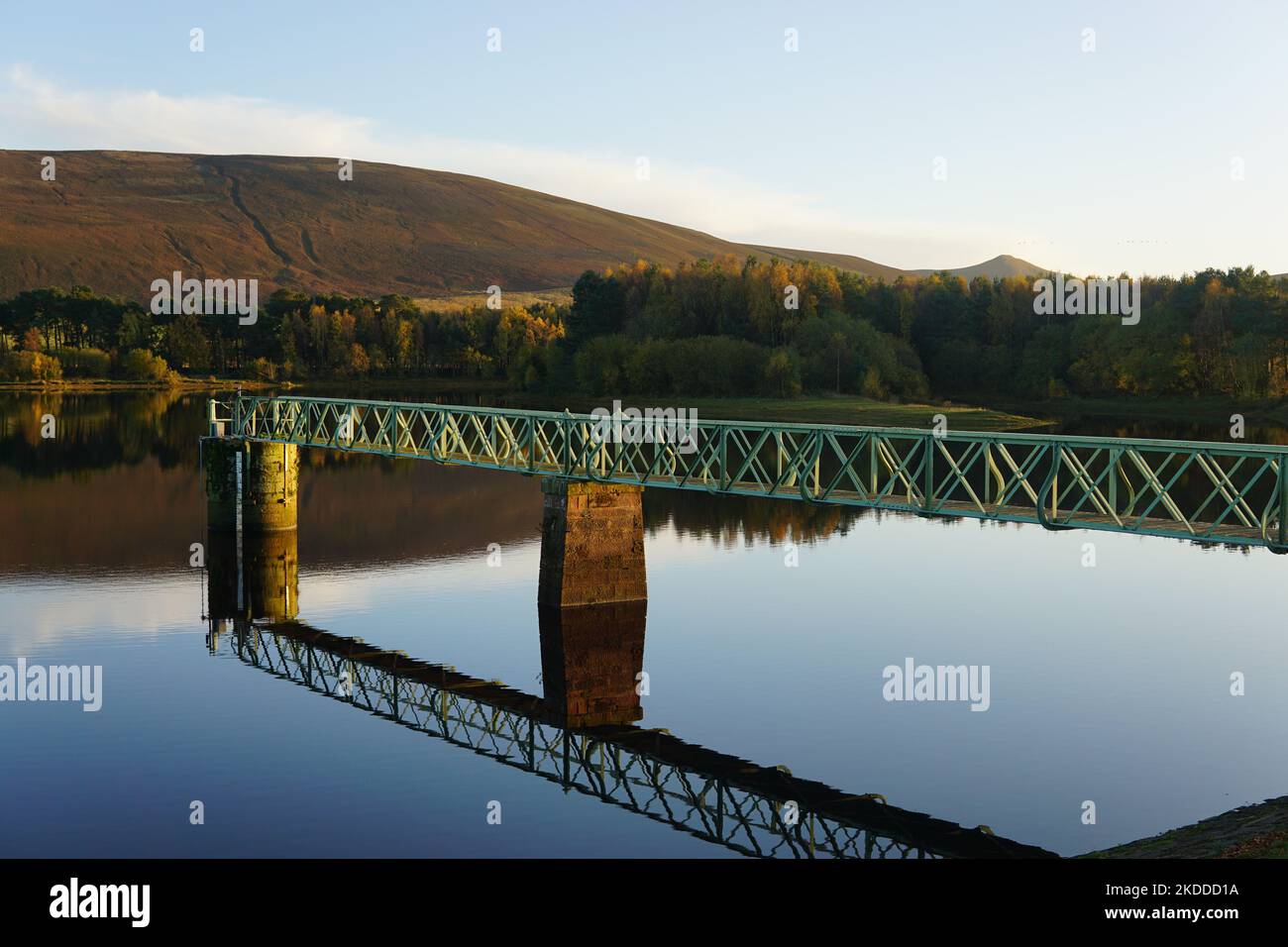 Threipmuir reservoir in the pentlands hi-res stock photography and ...