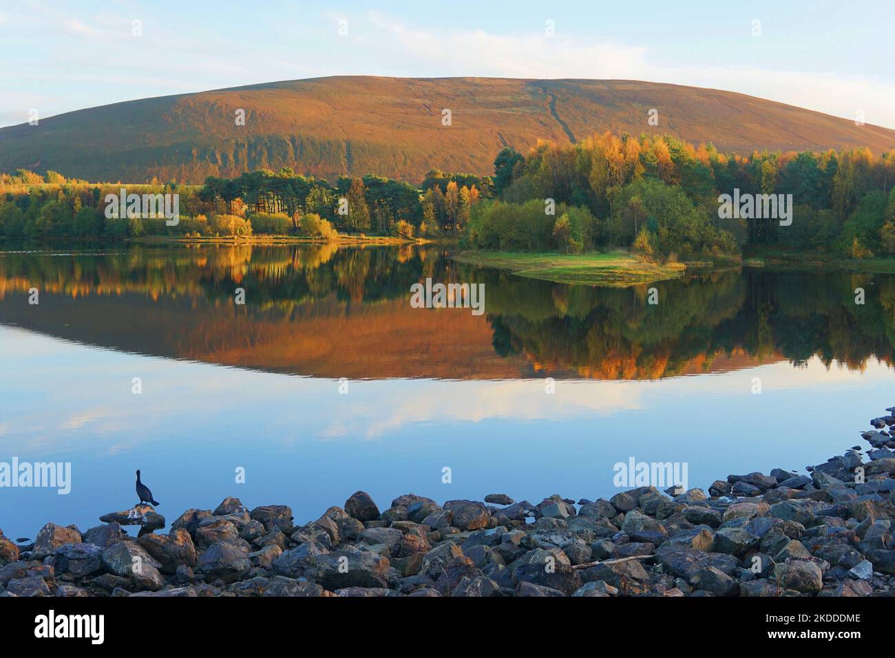 Threipmuir reservoir in the pentlands hi-res stock photography and ...