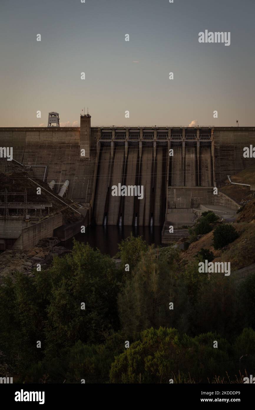 Folsom lake dam hi-res stock photography and images - Alamy