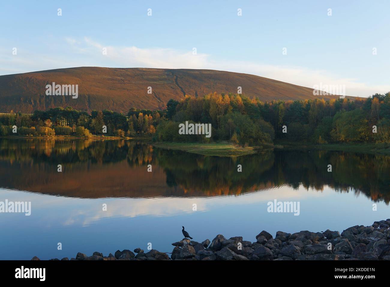 Threipmuir reservoir in the pentlands hi-res stock photography and ...