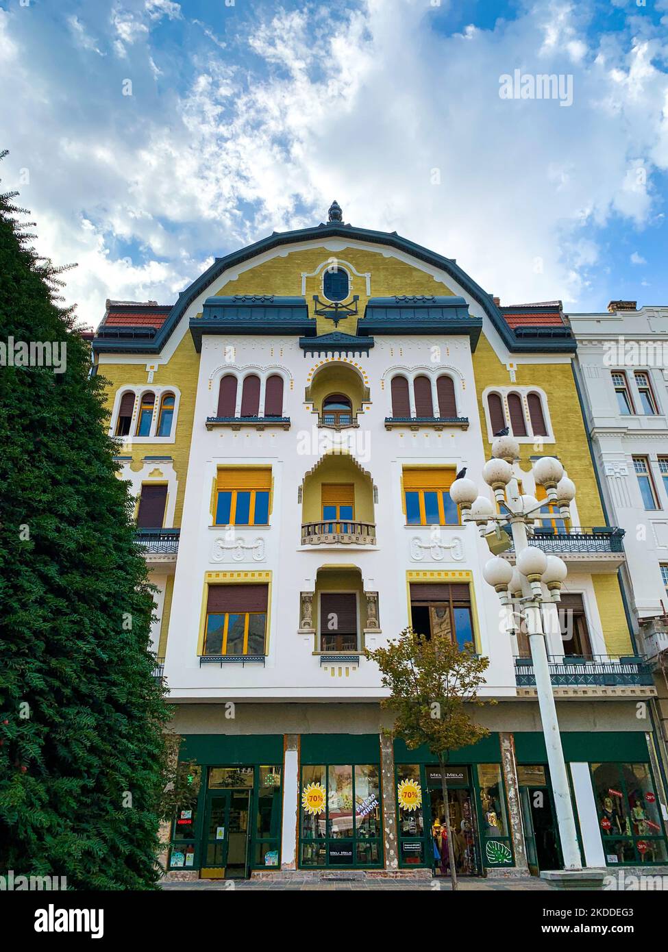 Shops at ground level hi-res stock photography and images - Alamy