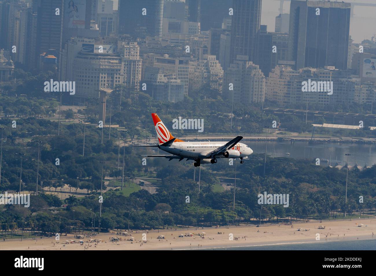 A Boeing 737-700 at final approach to land at Santos Dumont Airport ...