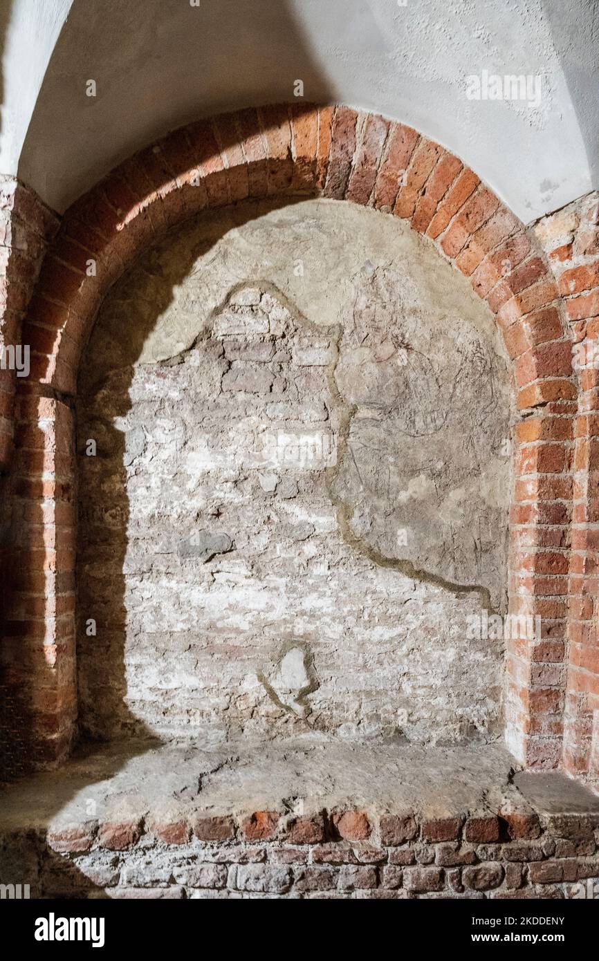 Archaeological crypt hi-res stock photography and images - Alamy
