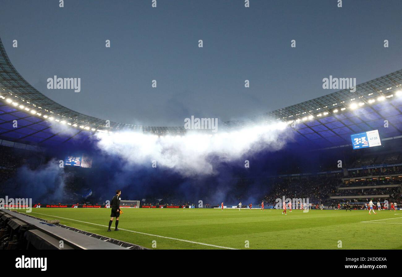 Pyro bengalo bengalos hi-res stock photography and images - Alamy