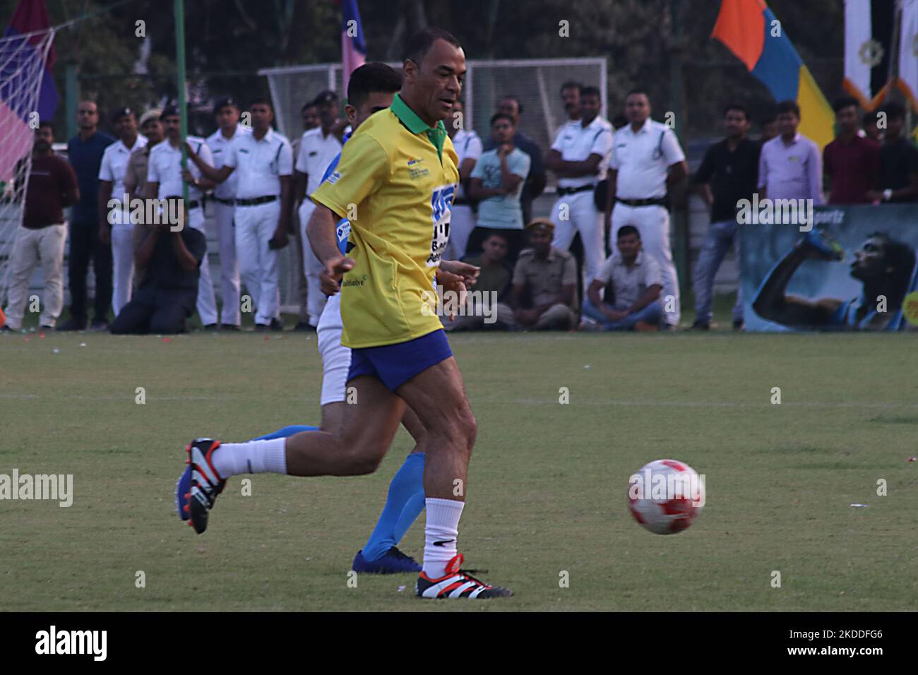Kolkata, India. 05th Nov, 2022. Brazil legend Cafu (Yellow Jersey) in a ...
