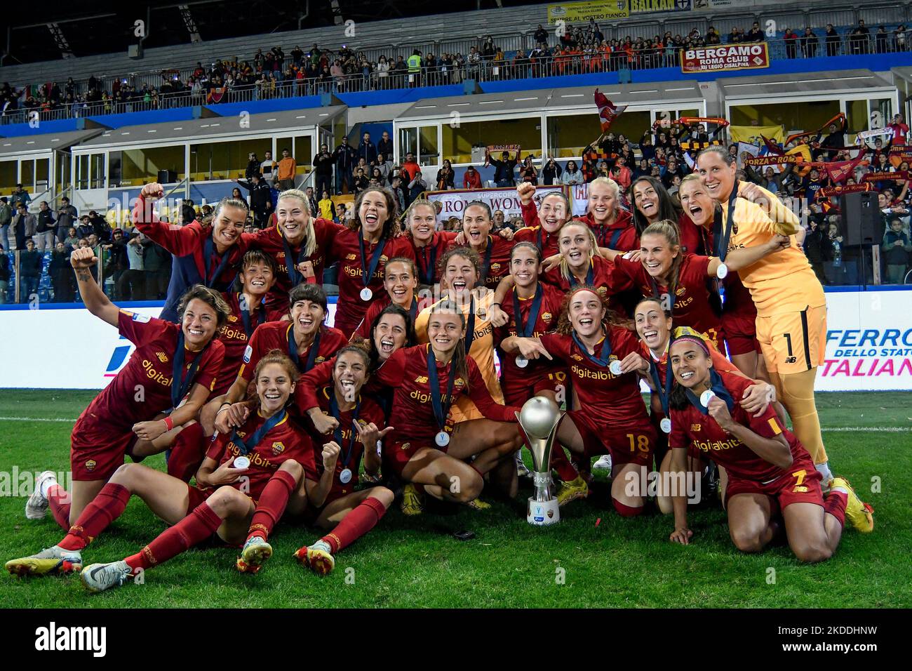 Parma, Italy. 05th Nov, 2022. AS Roma players pose with the trophy ...