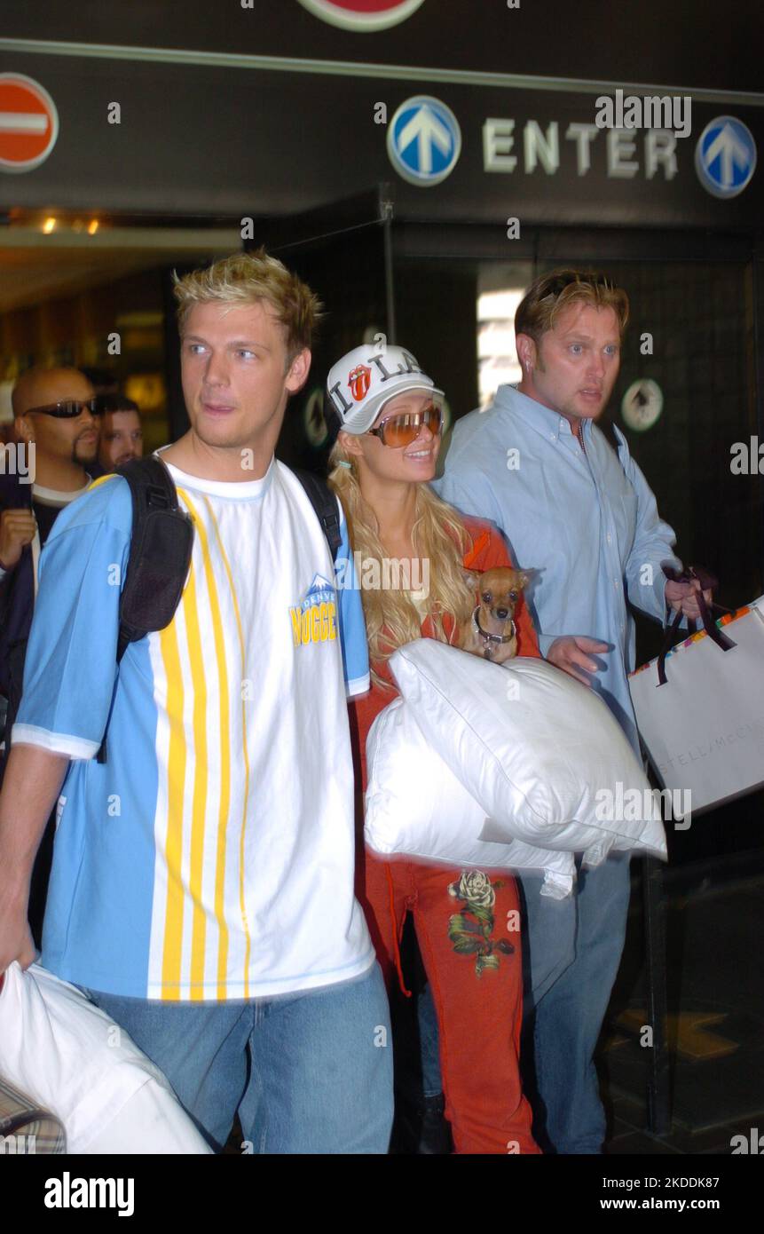 MIAMI, FL - 2004: Paris Hilton and her dog Tinker Bell along with ...