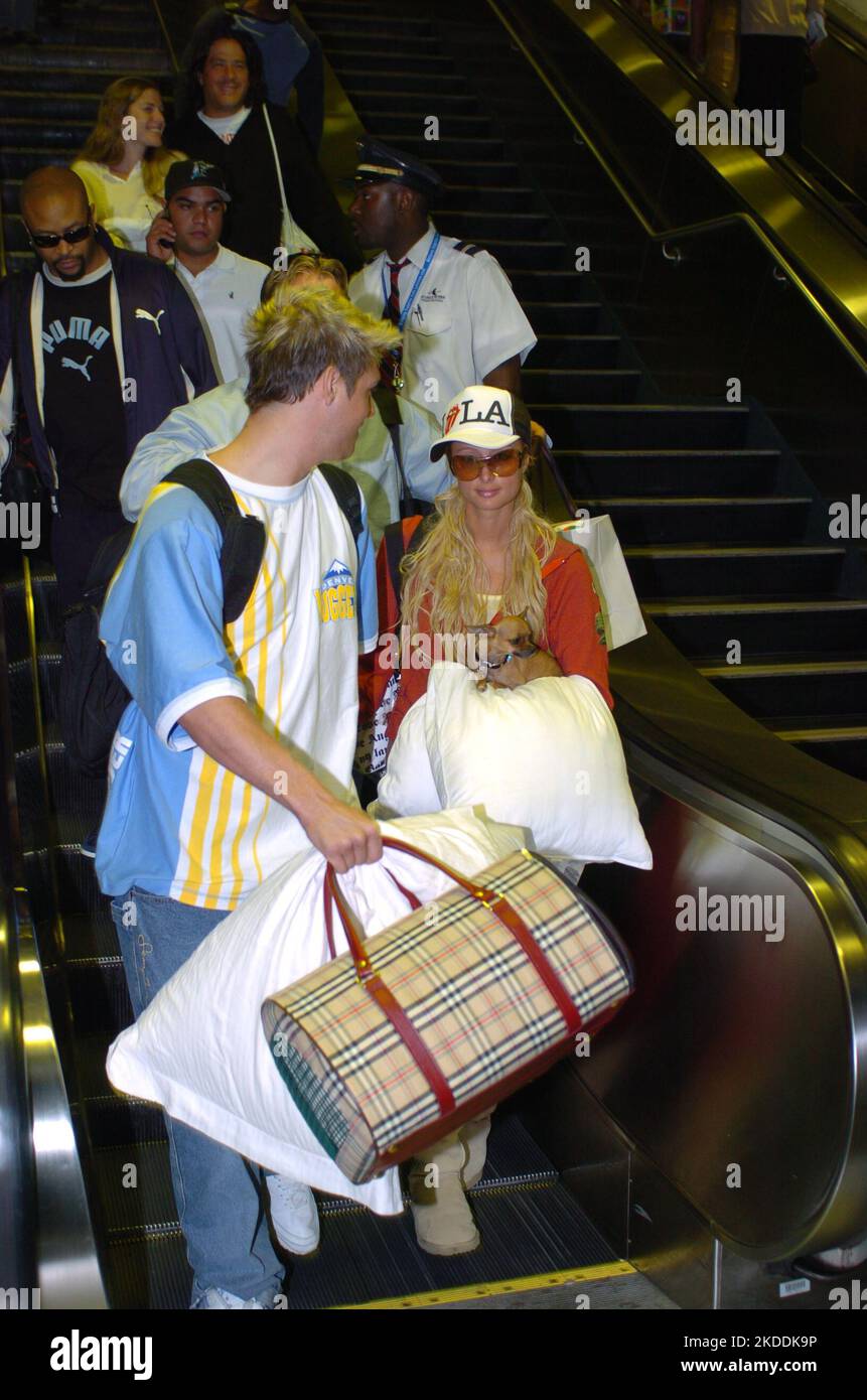 MIAMI, FL - 2004: Paris Hilton and her dog Tinker Bell along with ...