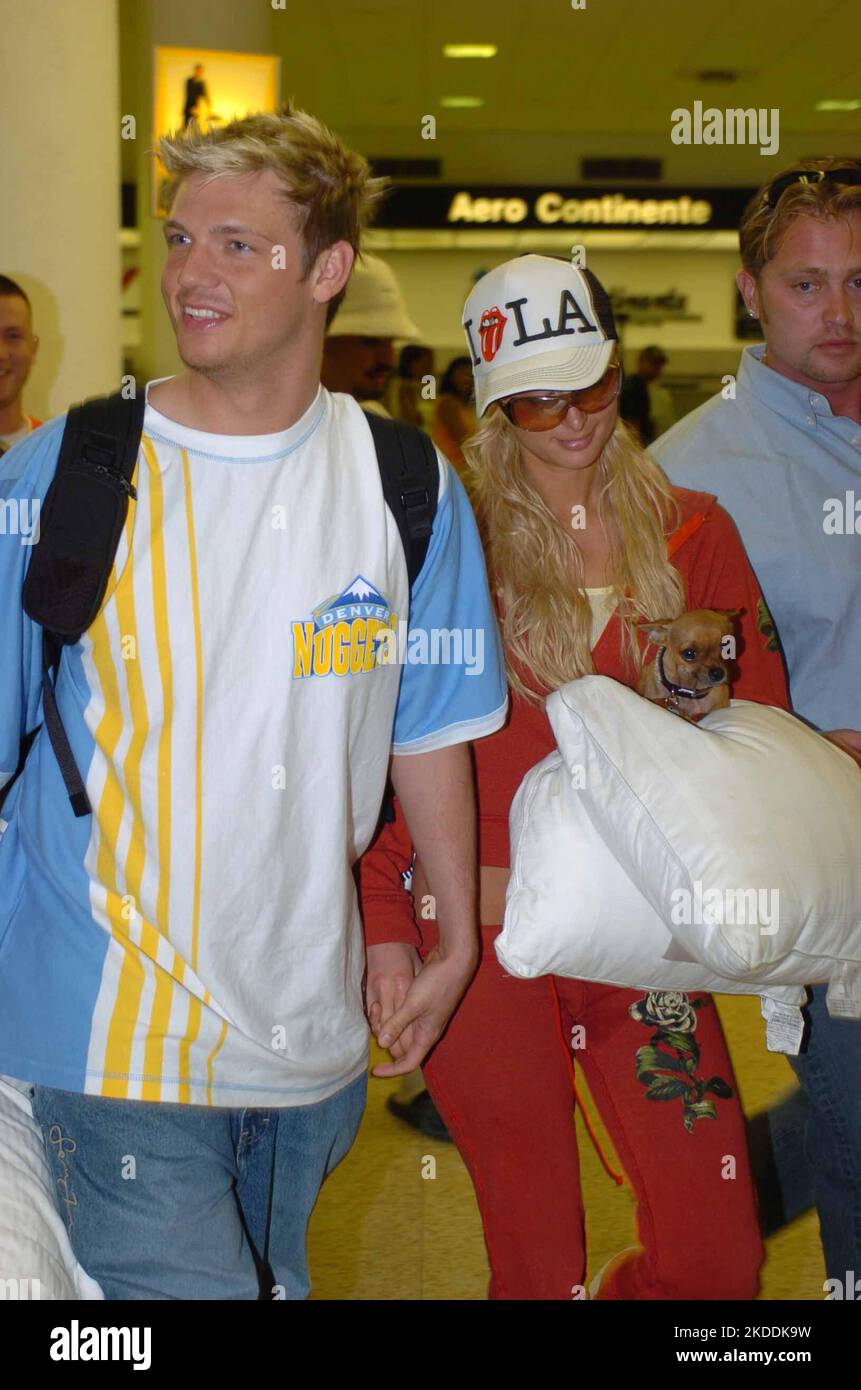 MIAMI, FL - 2004: Paris Hilton and her dog Tinker Bell along with ...