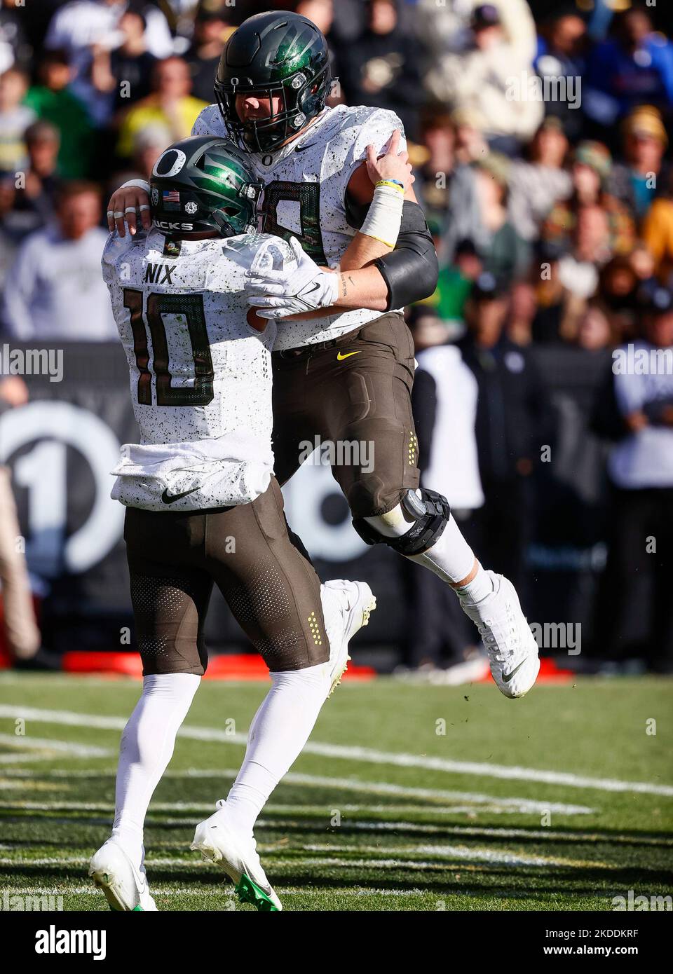 Boulder, CO, USA. 05th Nov, 2022. Oregon QB Bo Nix (10) celebrates his ...