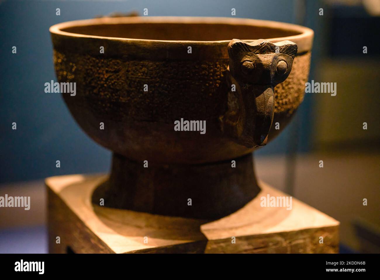 Bronze vessel cultural relics of Bashu and Sichuan culture in ancient ...