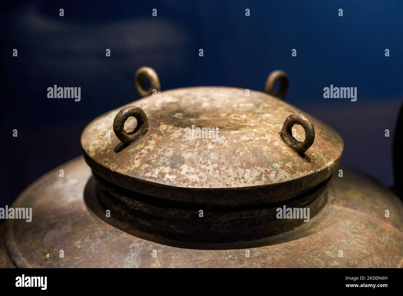 Bronze vessel cultural relics of Bashu and Sichuan culture in ancient ...