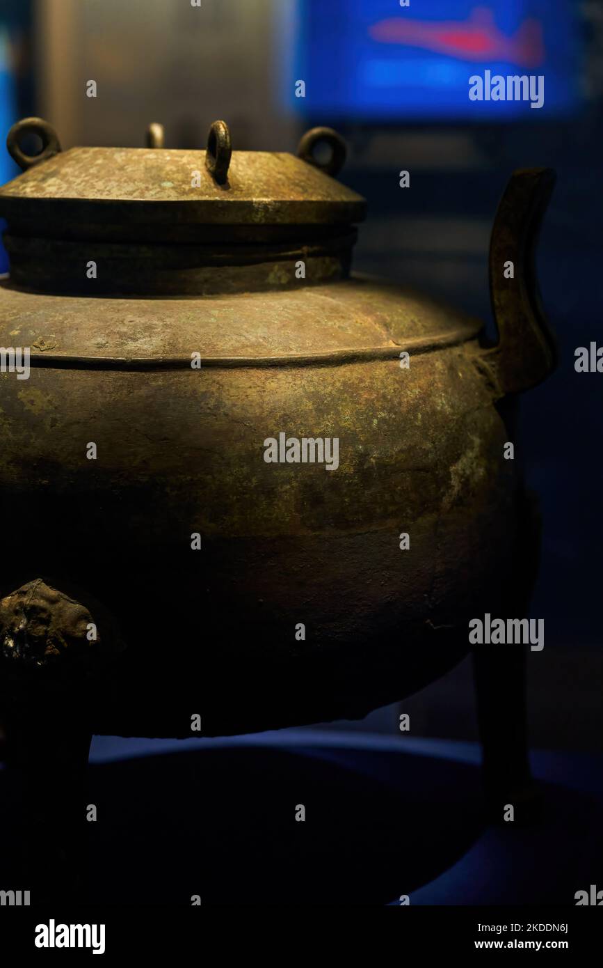 Bronze vessel cultural relics of Bashu and Sichuan culture in ancient ...