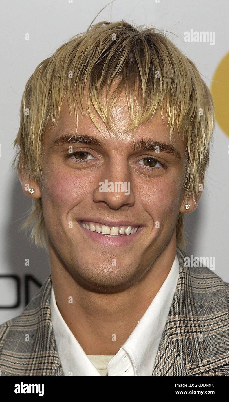 Teen who am i hi-res stock photography and images - Alamy