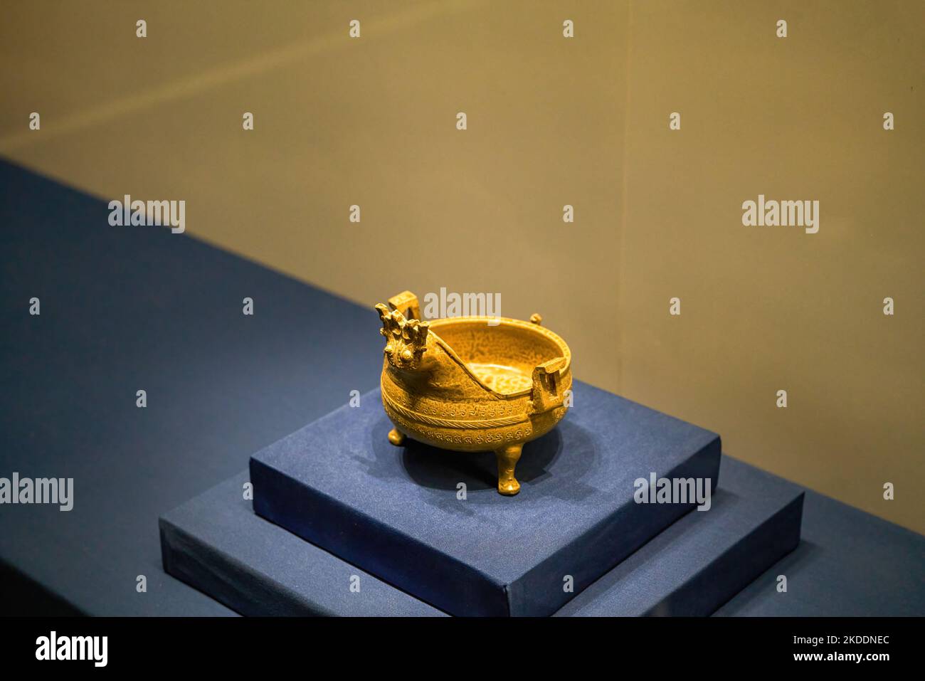 Bronze vessel cultural relics of Bashu and Sichuan culture in ancient ...
