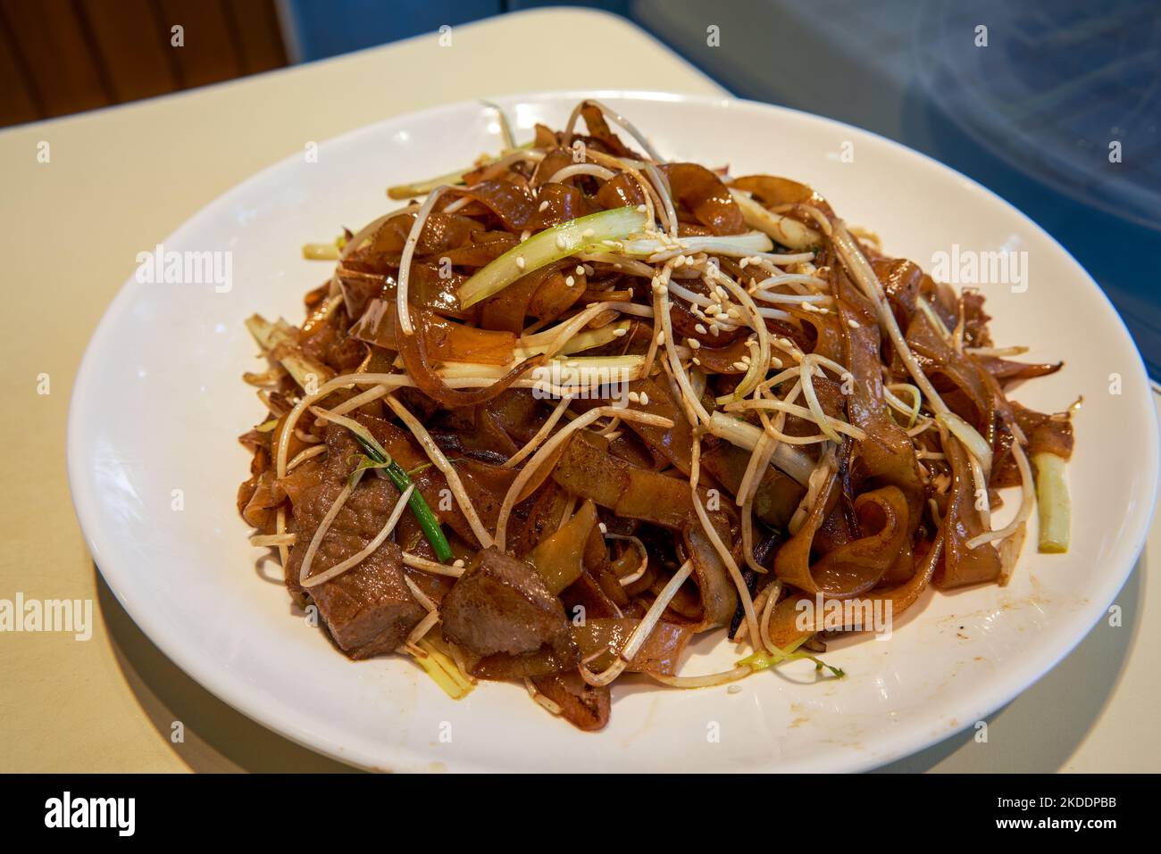 A plate of dry and delicious dry fried beef hor fun Stock Photo - Alamy